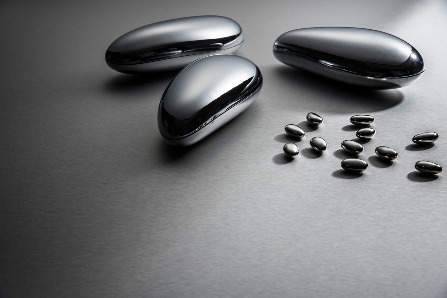 FENIX FOR INTERIORS® Nanotech Alloy - Superficie de metal inteligente ...