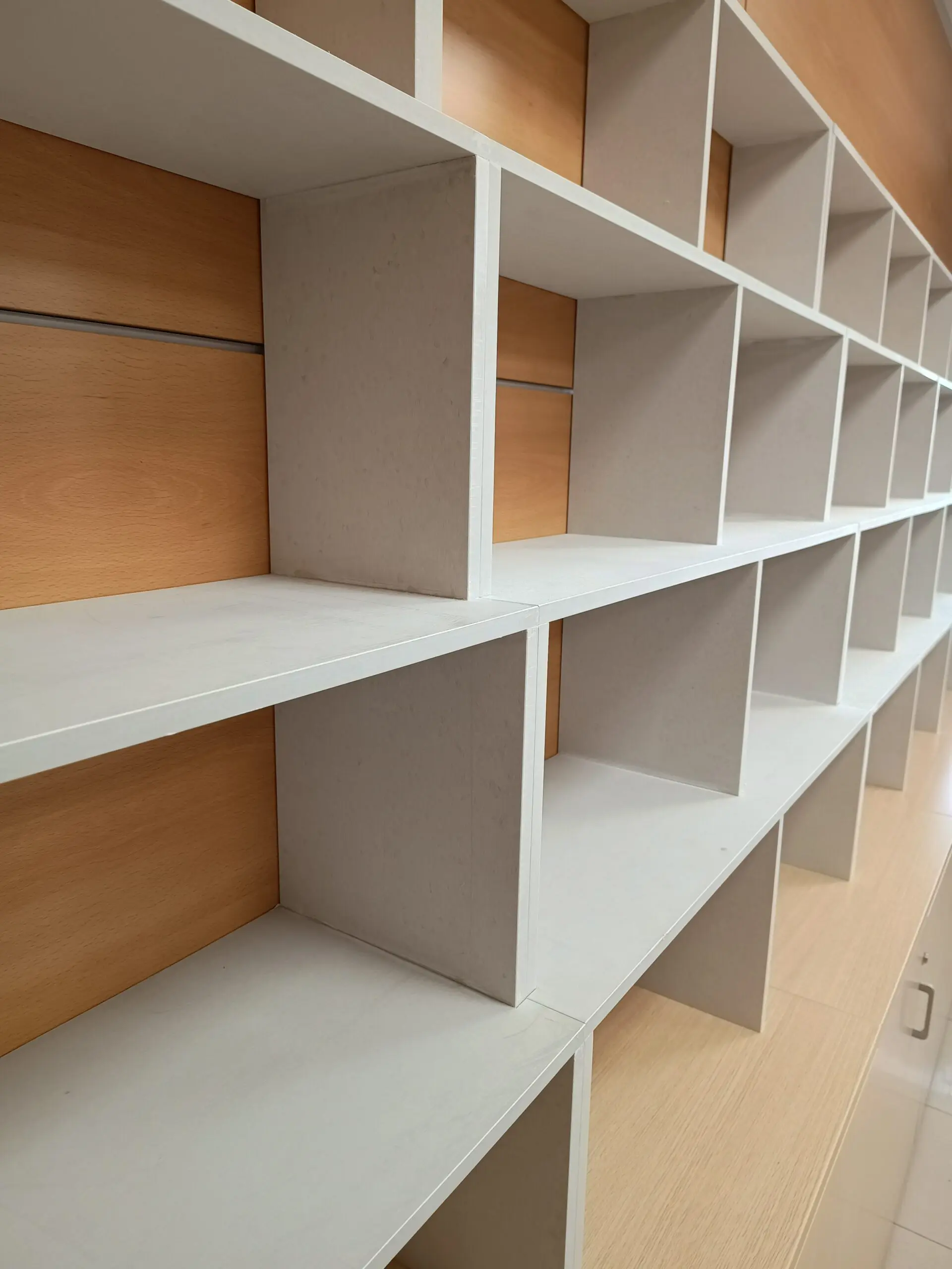 FIRE - Material reciclado resistente al fuego | PLASTICPEOPLE - hicontract